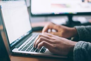 Colleges That Offer Free Laptops or iPads for Online Students ...